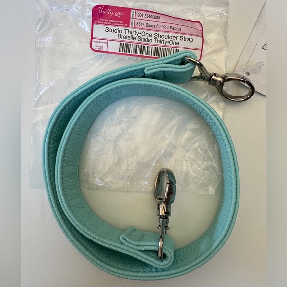 thirty-one | Bags | Brand New Studio Thirtyone Shoulder Strap In Skies ...